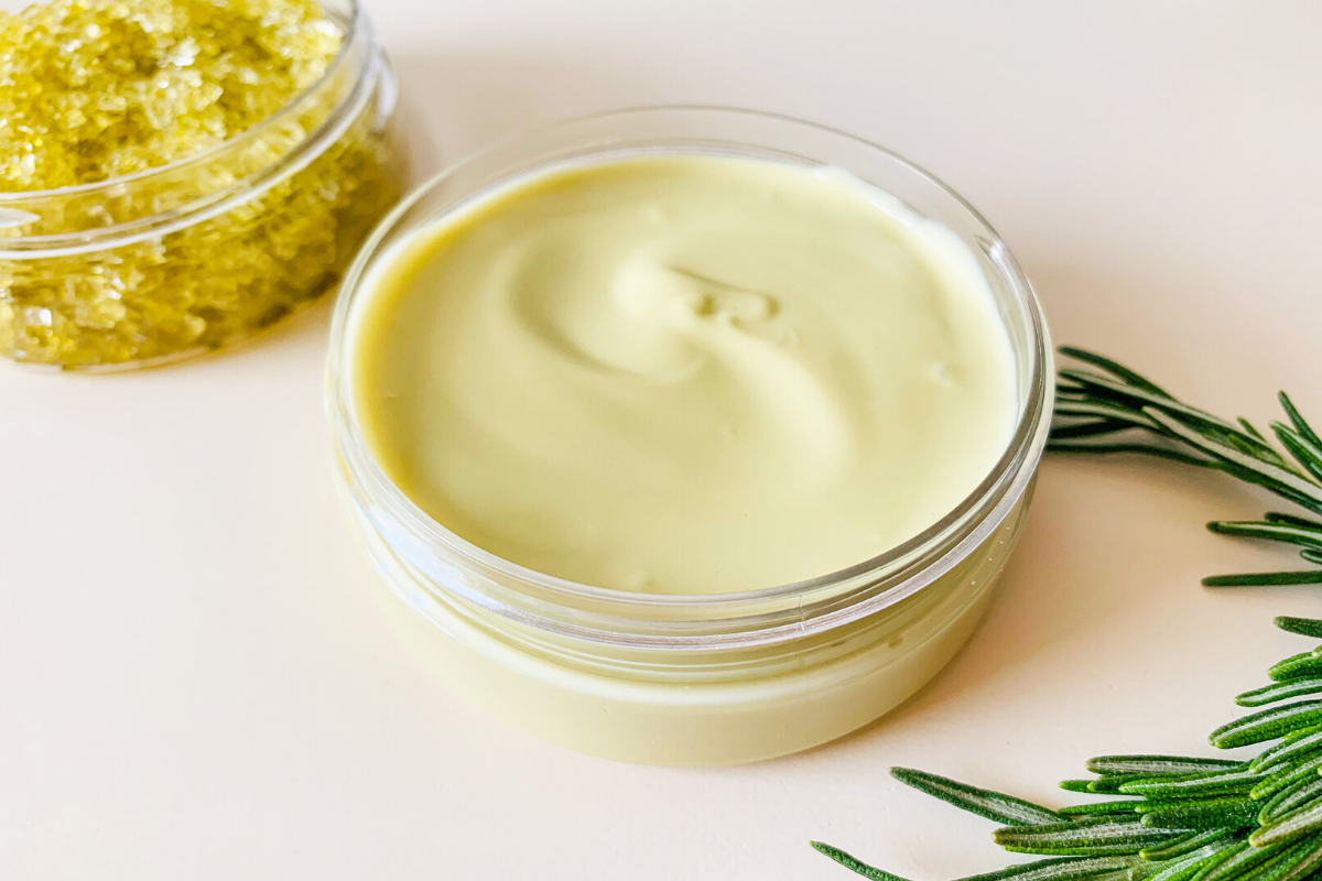 6 DIY Tea Tree Oil Remedies For Smelly Feet – SkinCrest